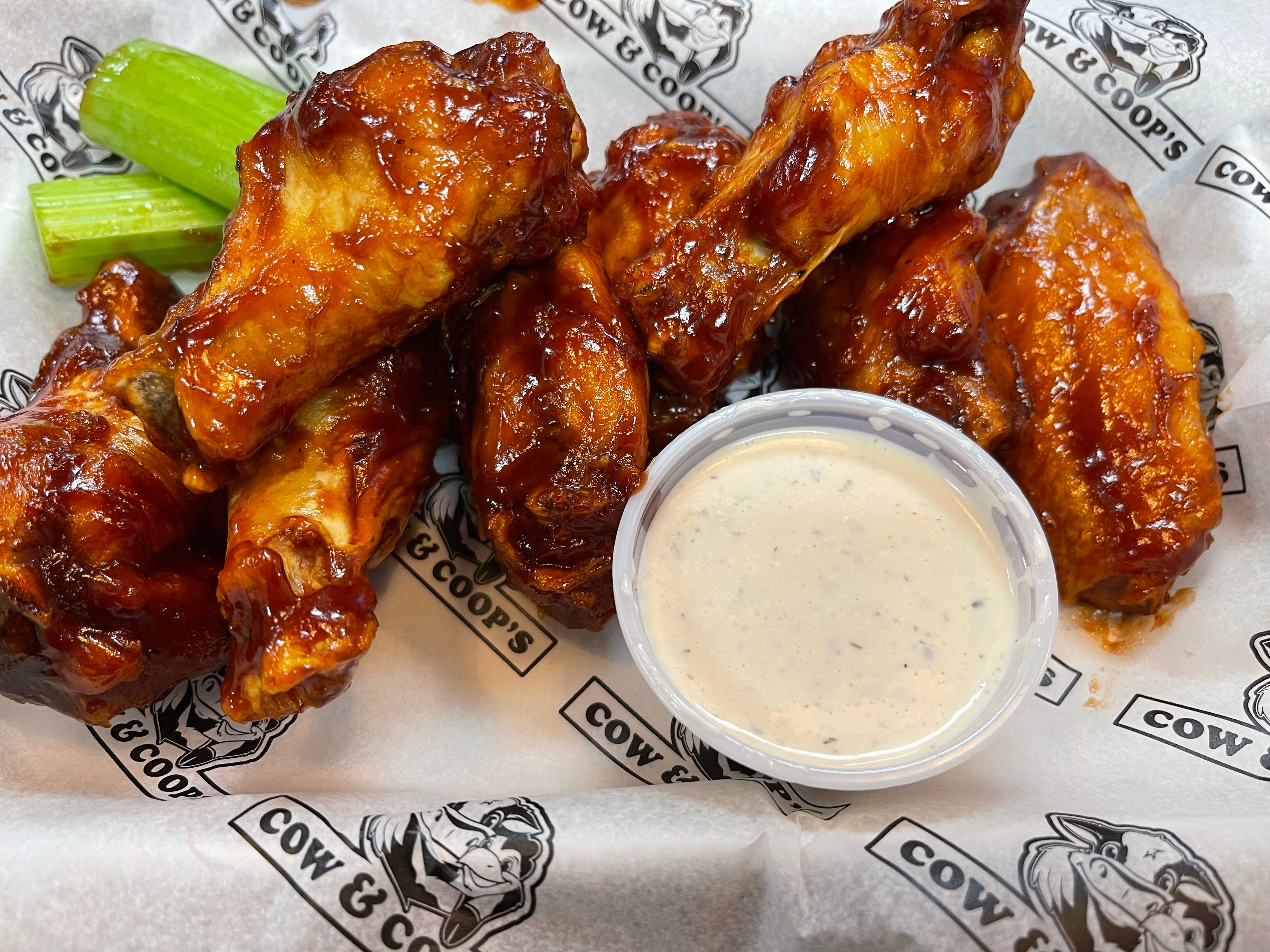 8 PC Wing Combo | Cow & Coop's